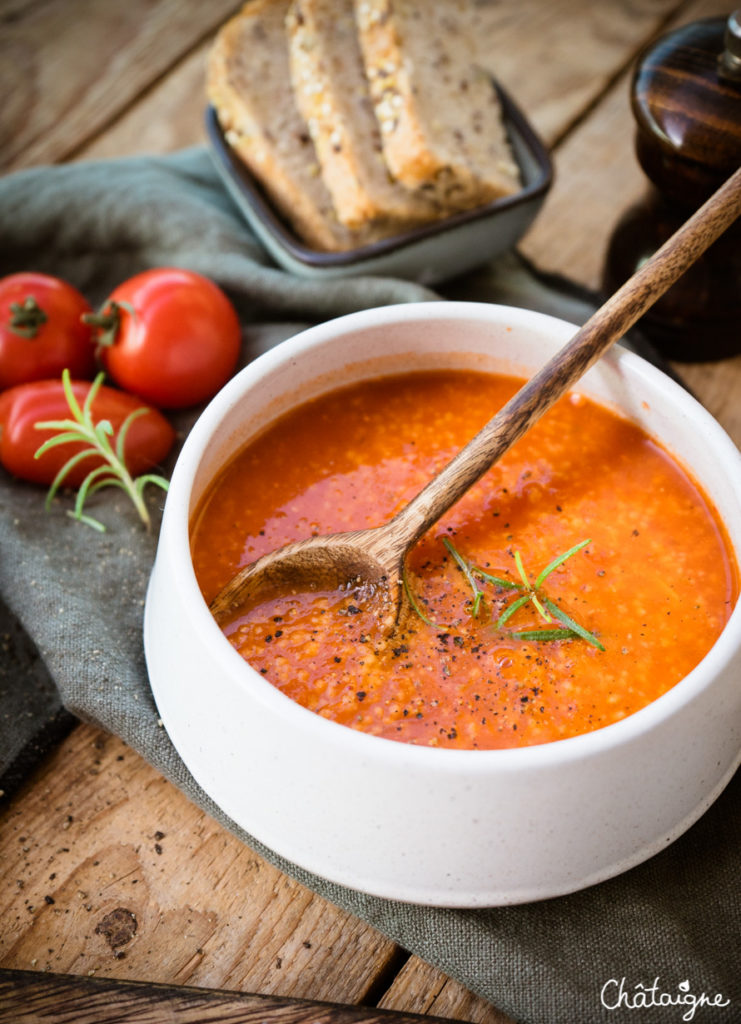 Soupe aux tomates et à la semoule - Recette végétarienne