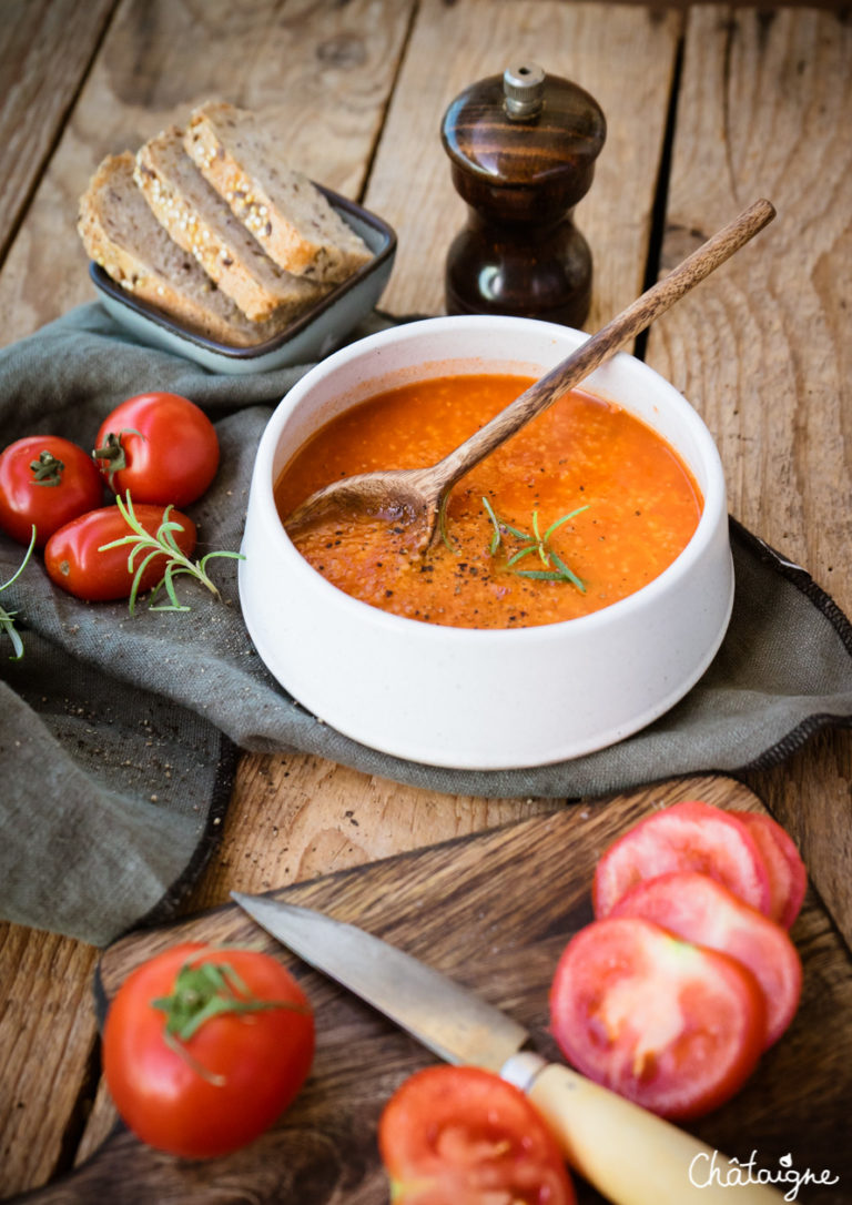 Soupe aux tomates et à la semoule - Recette végétarienne