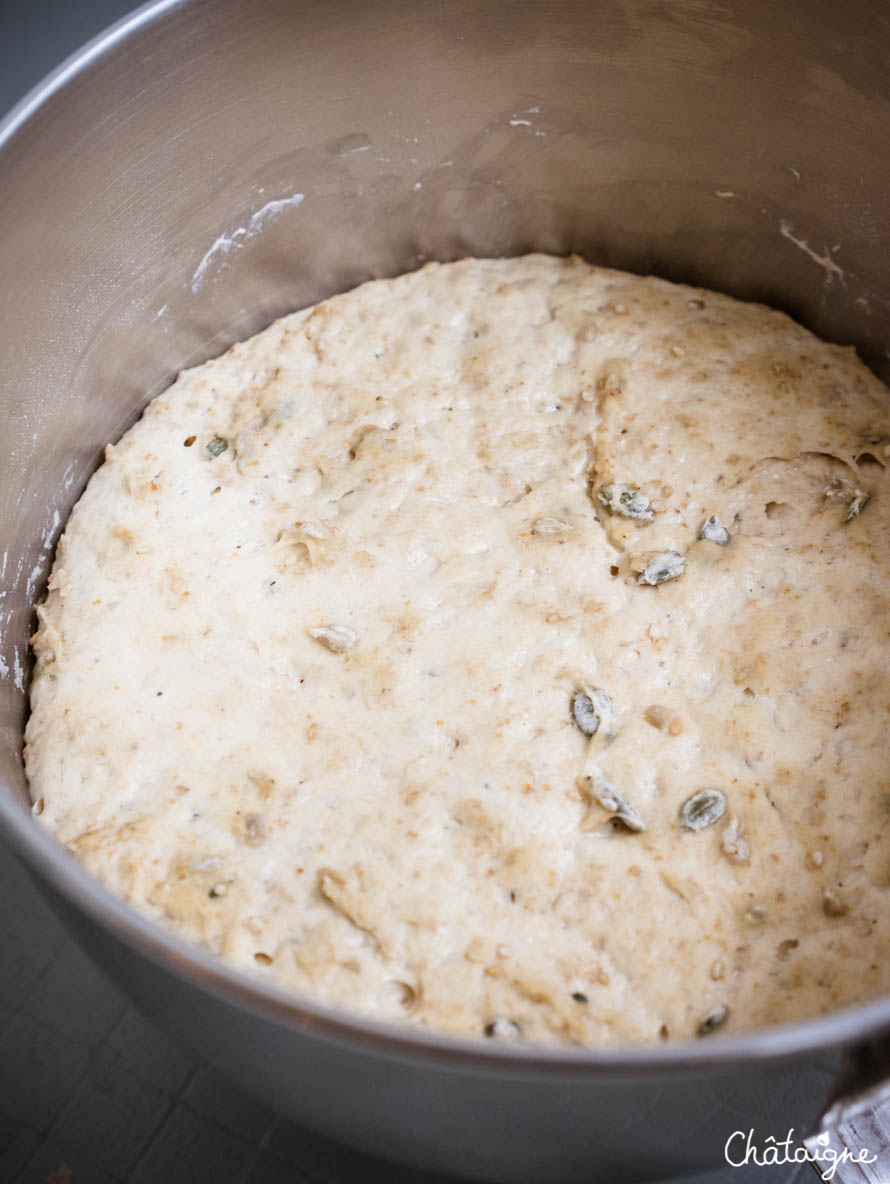Pain en cocotte [facile et magique] - pain maison trop bon