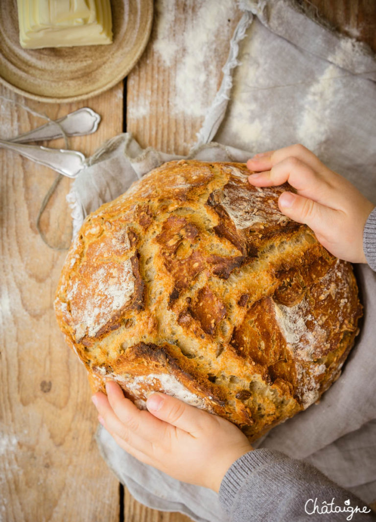 Pain en cocotte [facile et magique] - pain maison trop bon